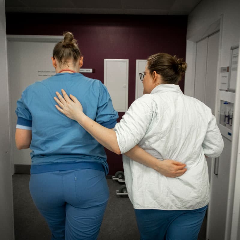 jeg vil fjerne den ene testikel og tage en biopsi af den anden ...